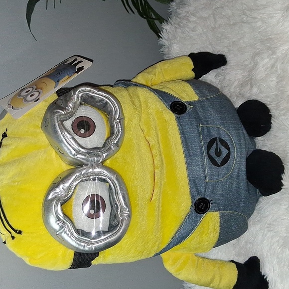 Universal | Toys | Universal Despicable Me Yellow Plush With Silver ...